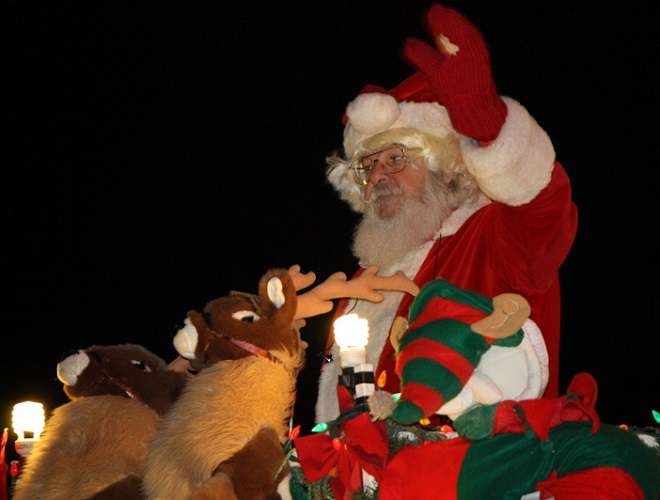 Santa Claus parades float across Lambton
