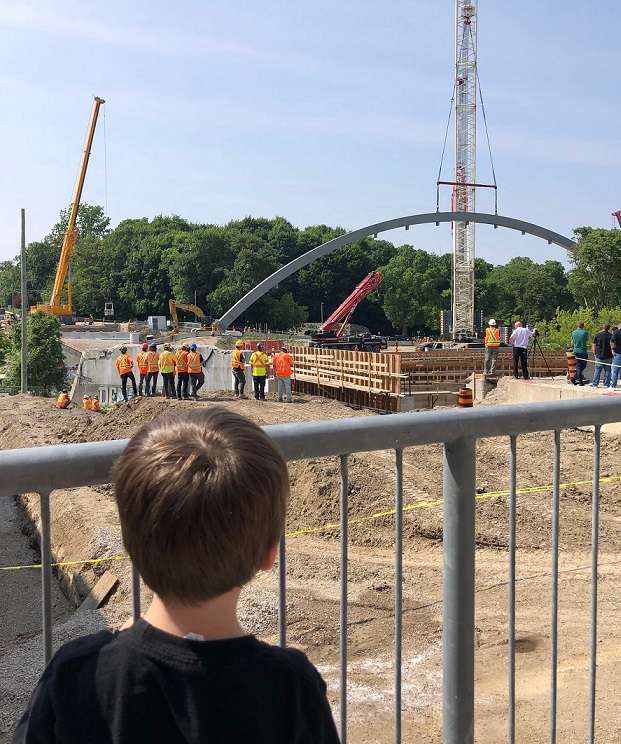 Dozens watch Victoria Bridge arches being lifted into place