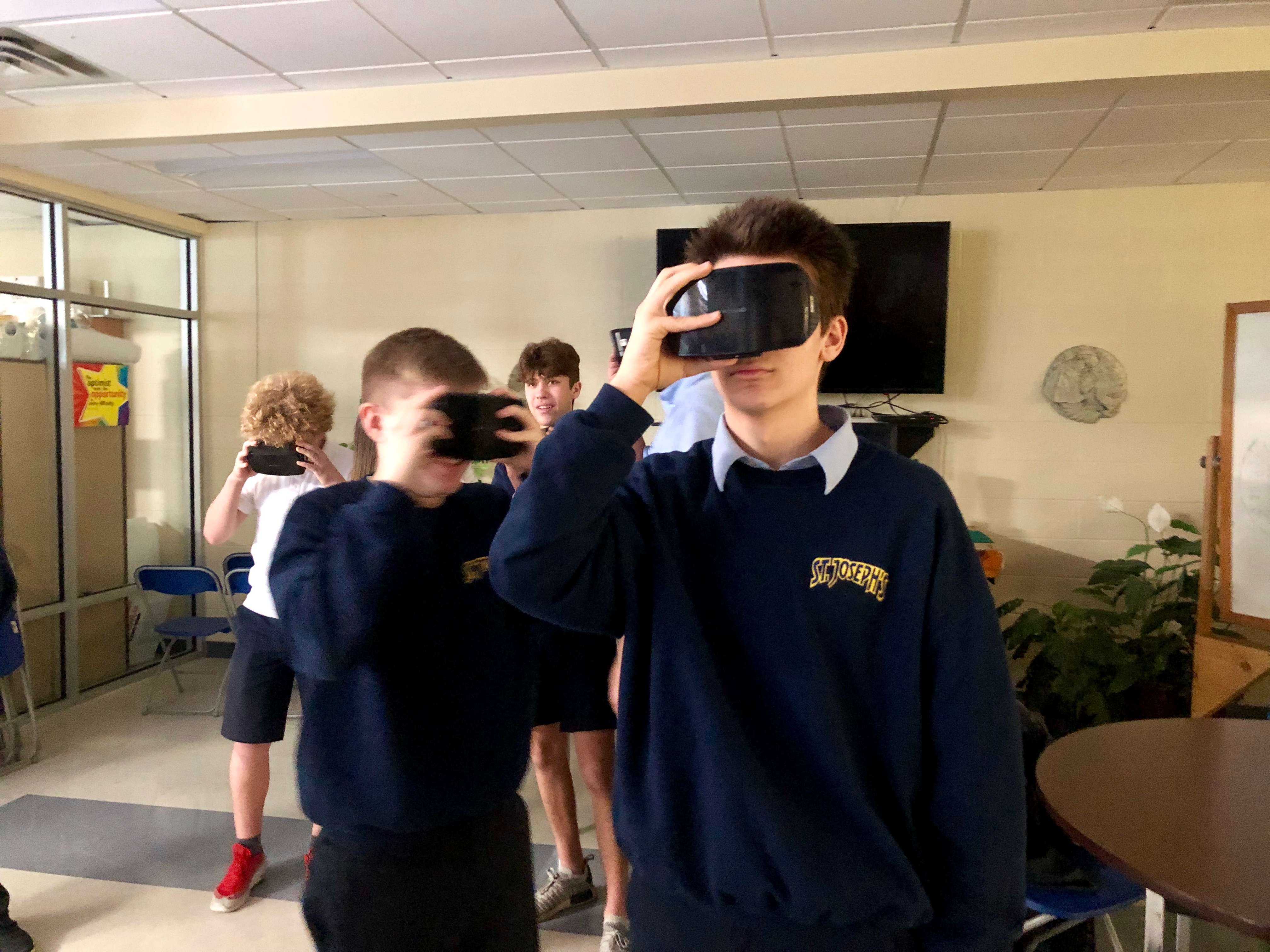 High school students see benefits of virtual reality