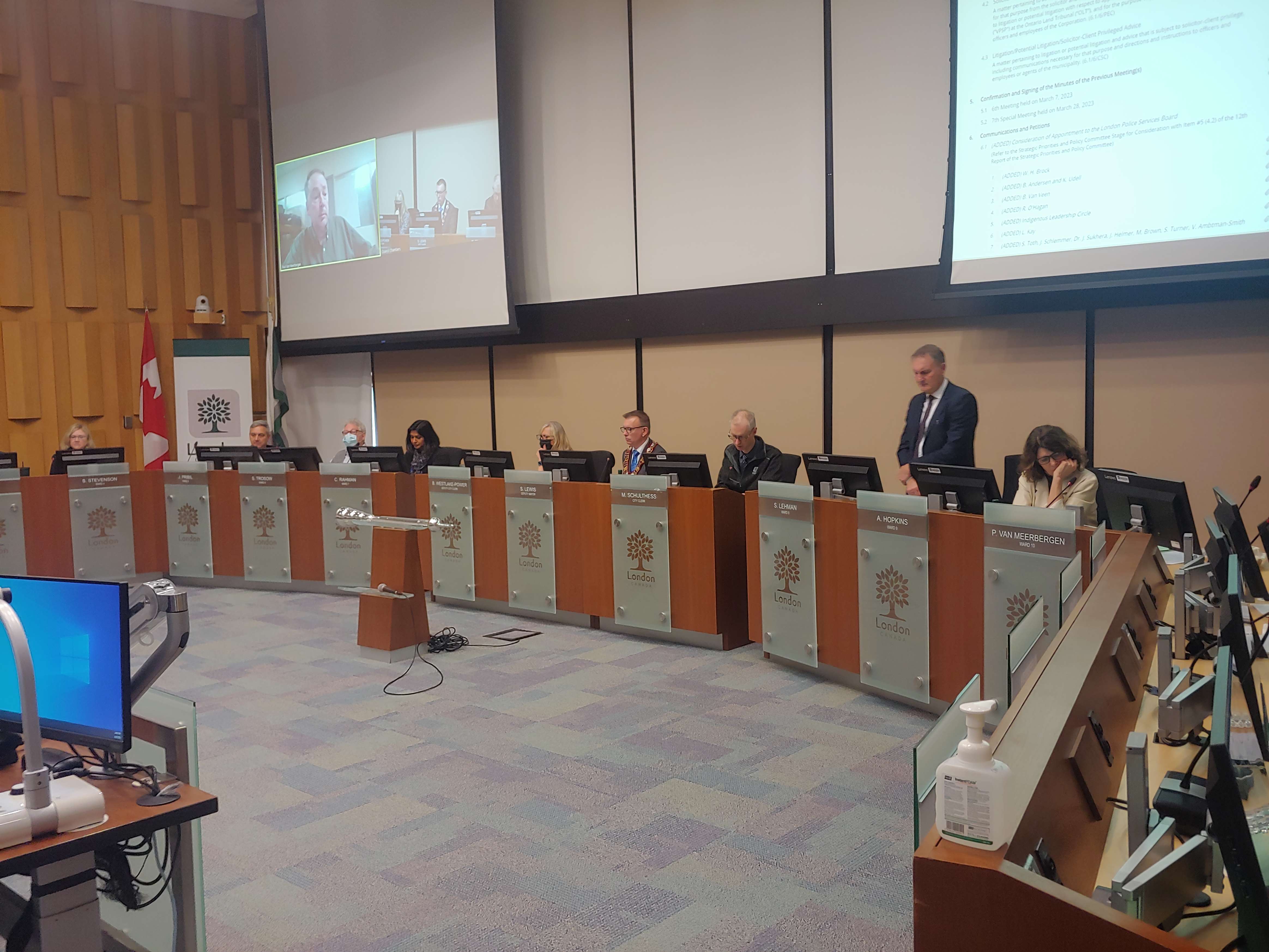 Full-time council debate returning to city hall