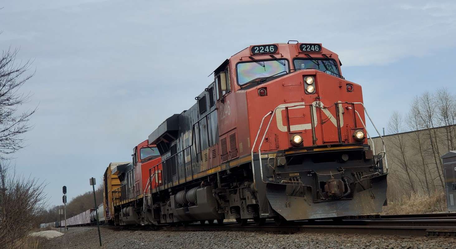UPDATE: Rail cars jump tracks in Sarnia