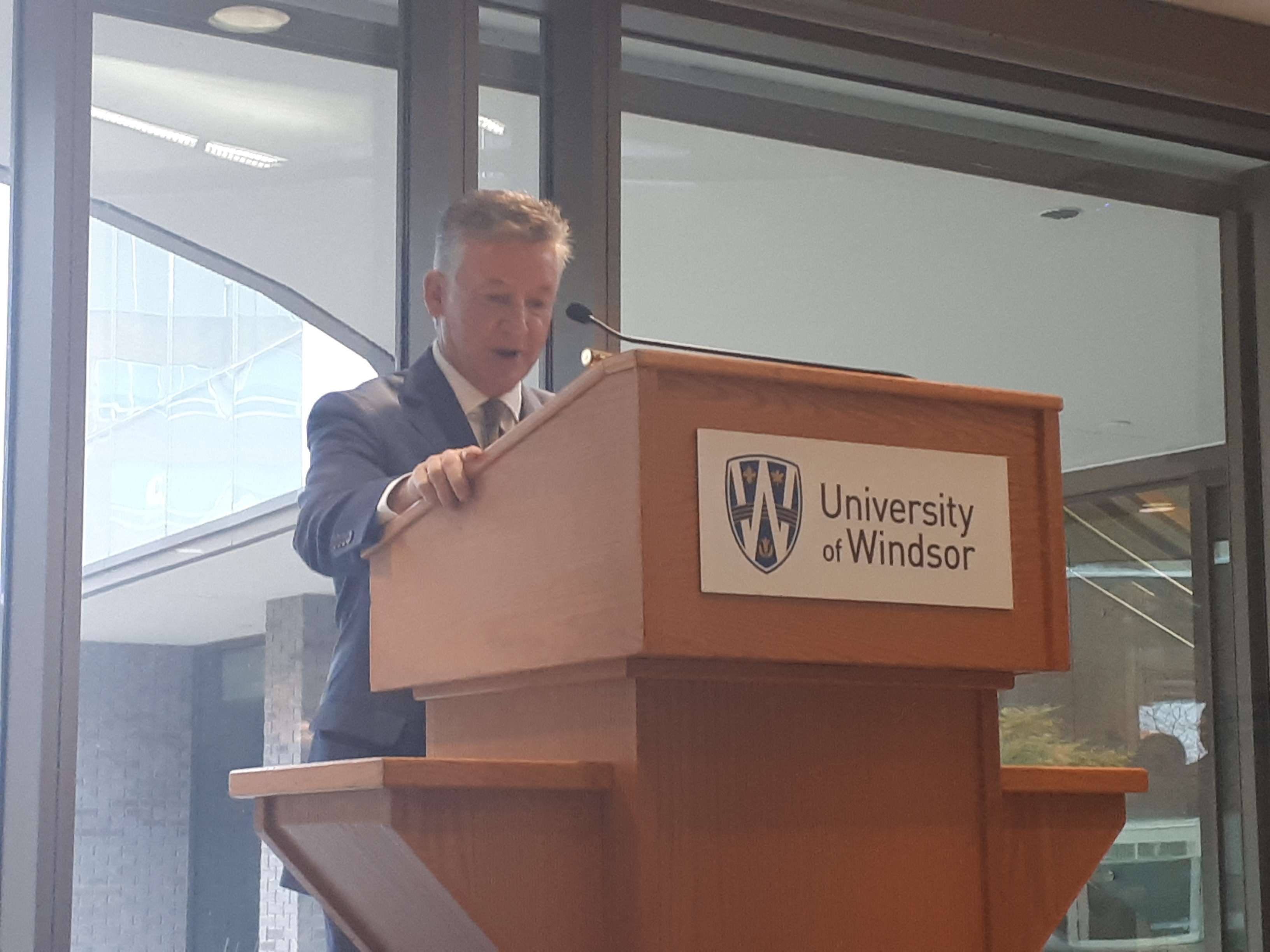 U of W's new ad campaign a "declaration of confidence"