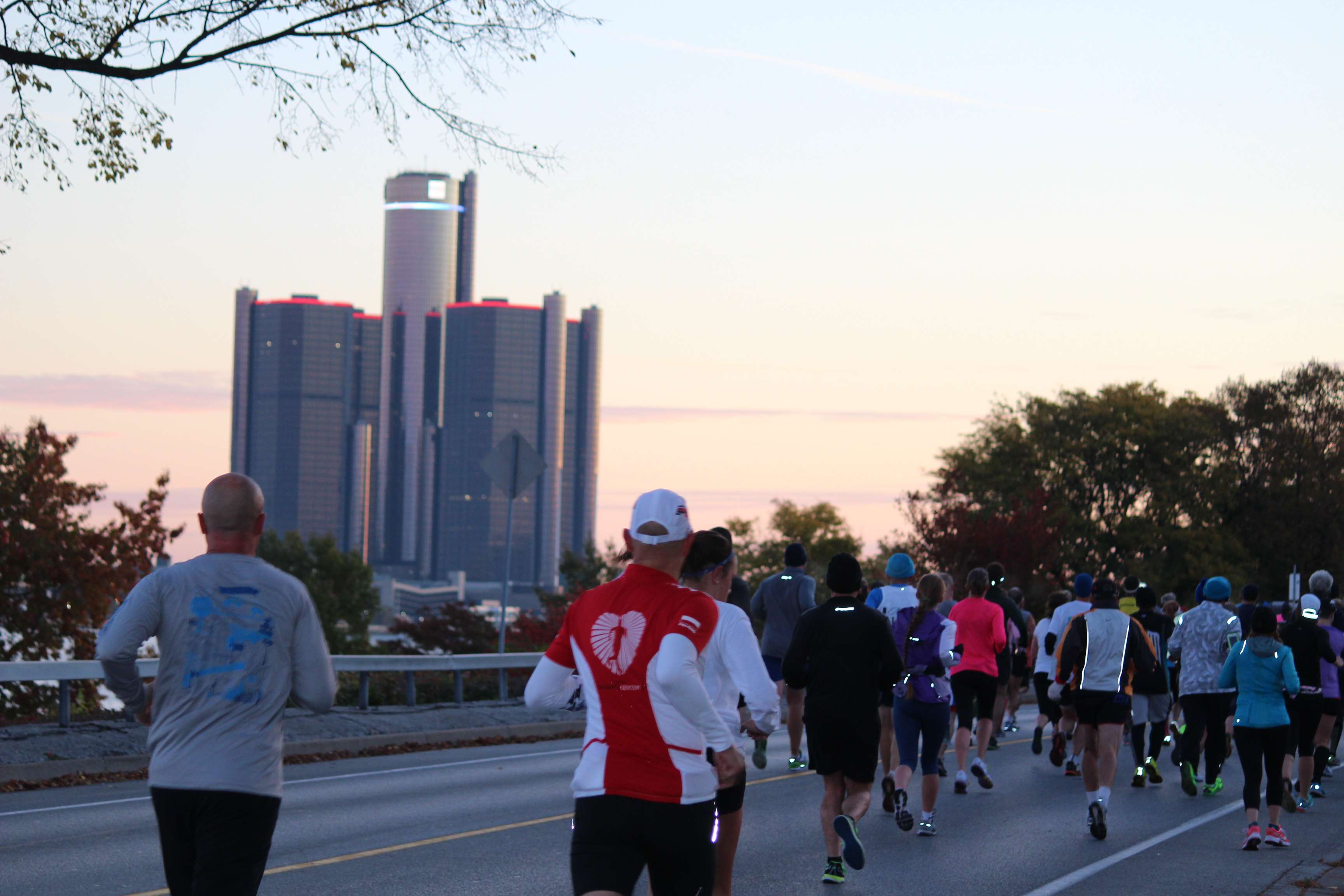 46th Detroit Free Press Marathon closes roads and tunnel on Sunday