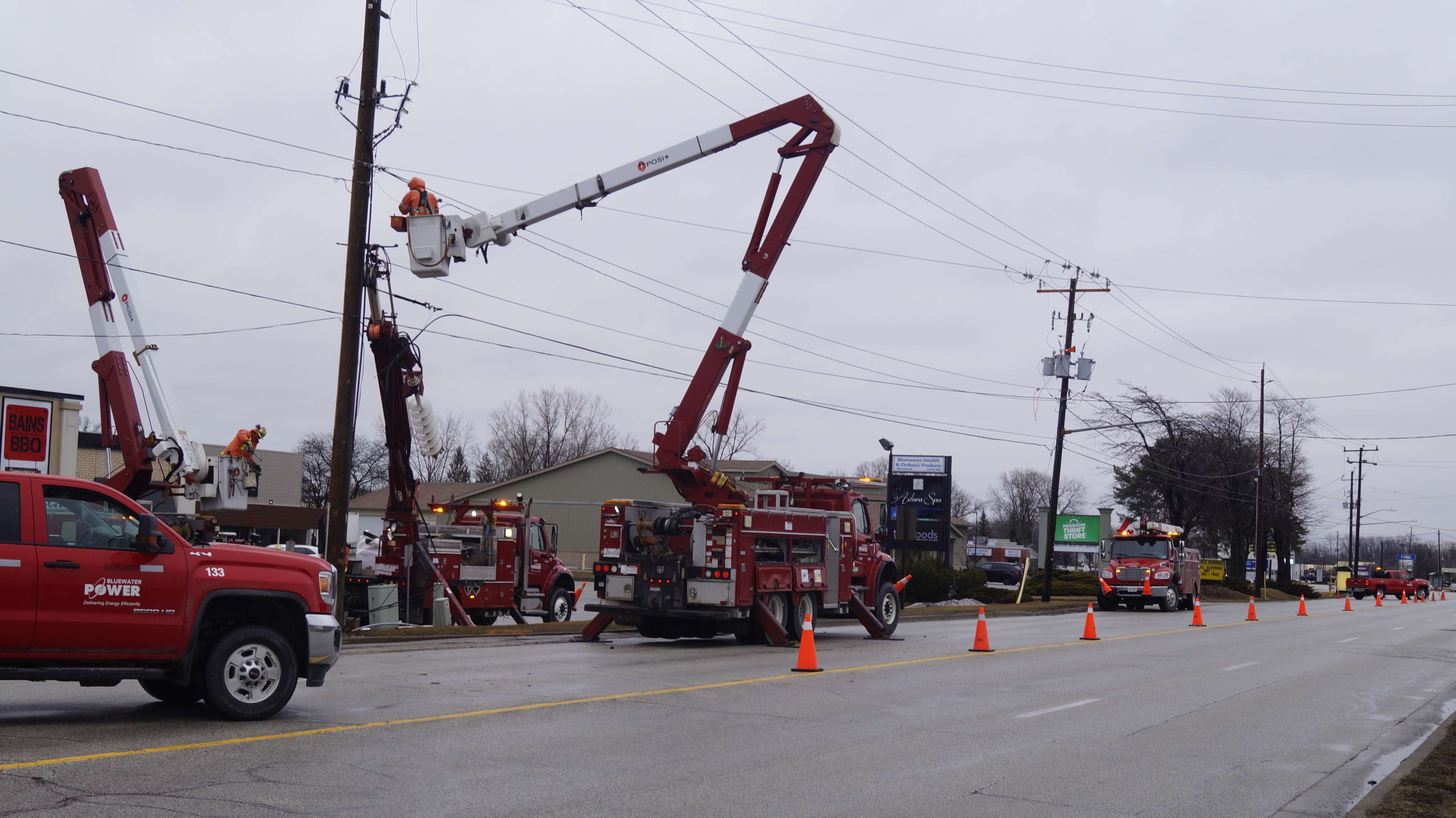 UPDATE: Power restored following hydro pole fire (VIDEO)