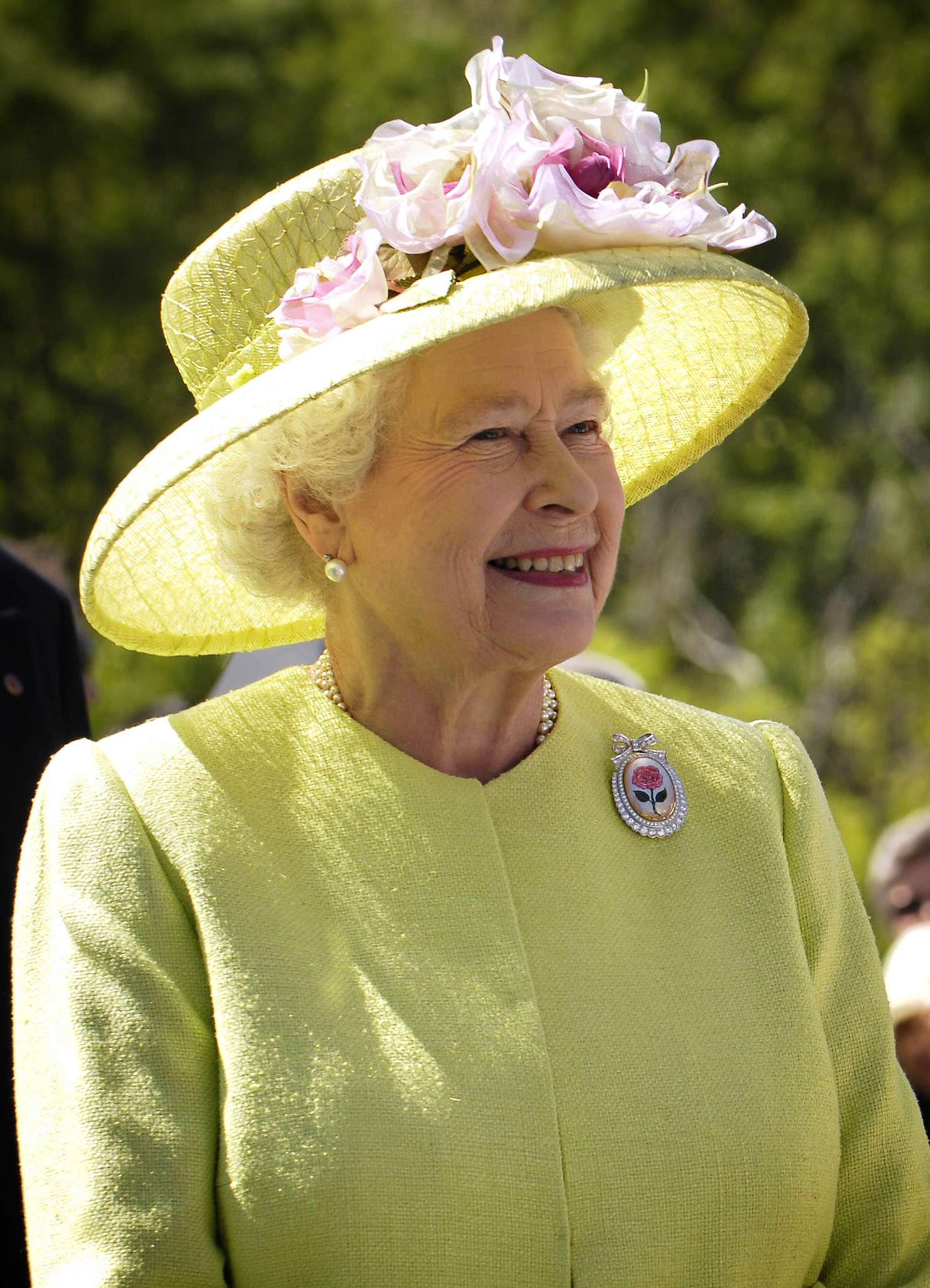 Queen agrees to 'transition period' for Harry and Meghan