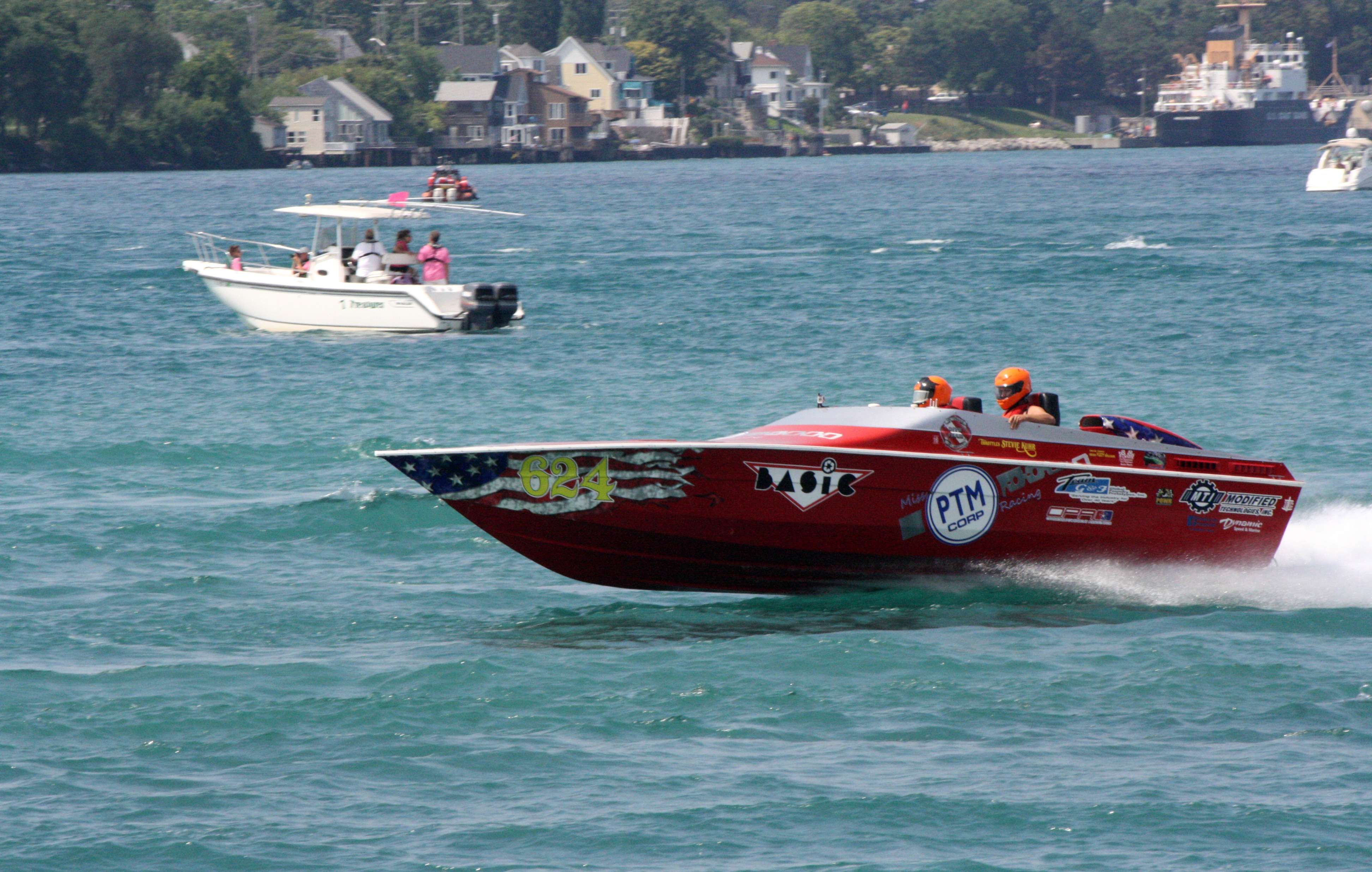 Captain Kidd And Powerboats Highlight Busy Weekend