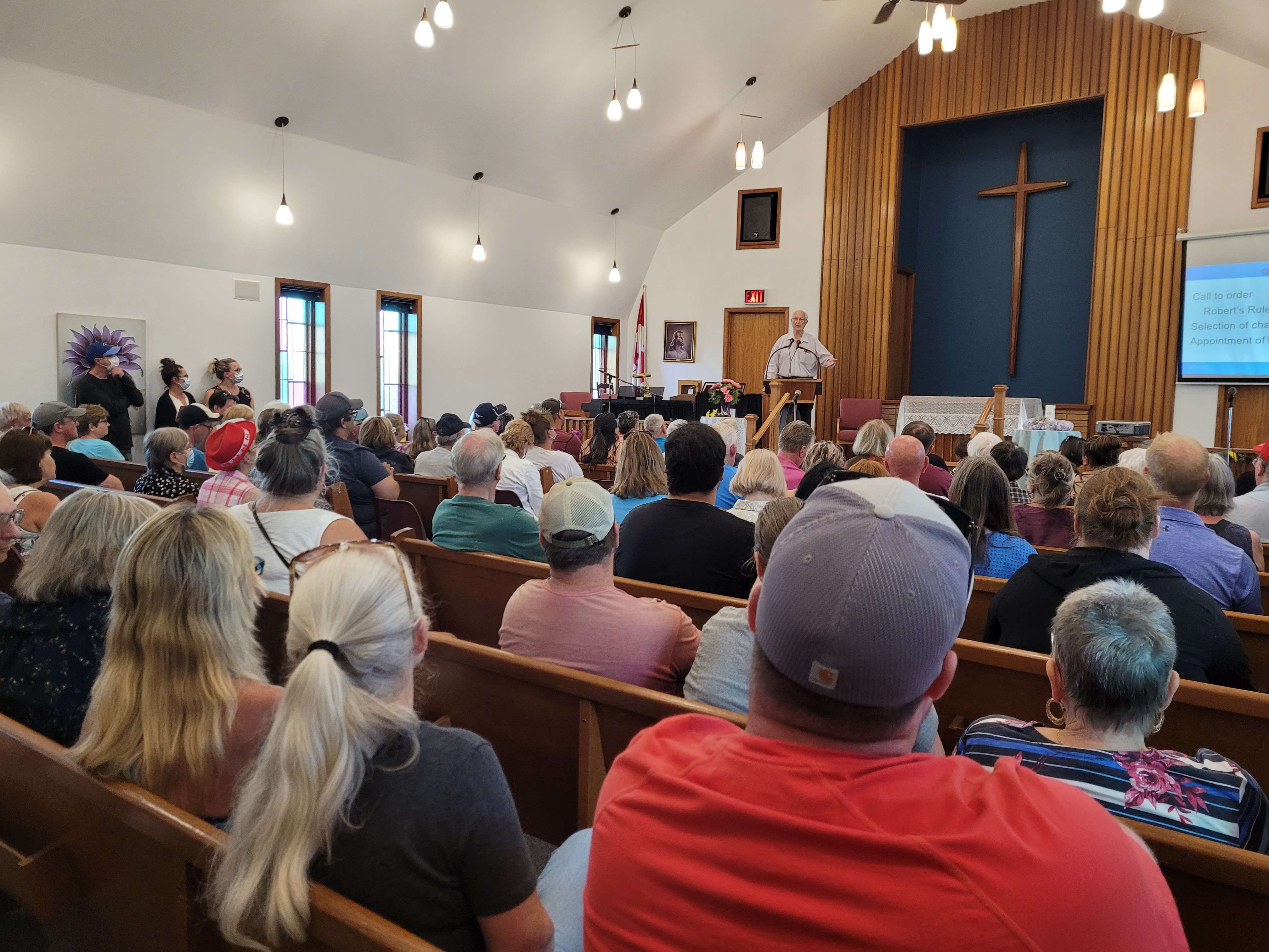 Overcapacity crowd at flood disaster meeting