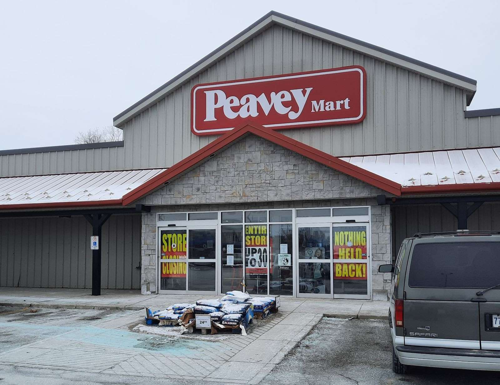 Peavey Mart warns of online scams as it prepares to close all locations