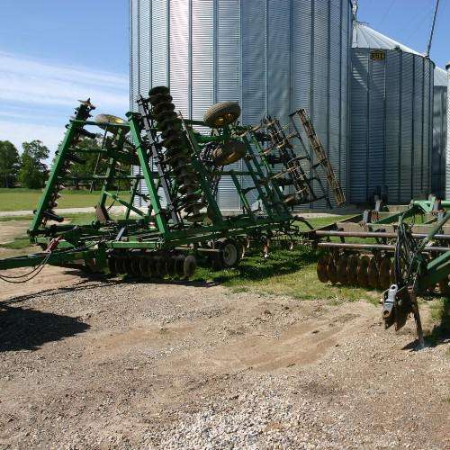 Thompson continues to push feds to end carbon tax