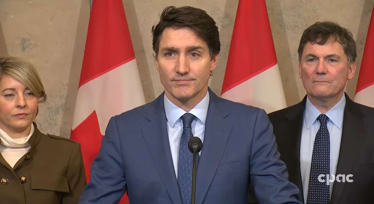 Trudeau tells Trump, tariffs 'a very dumb thing to do'