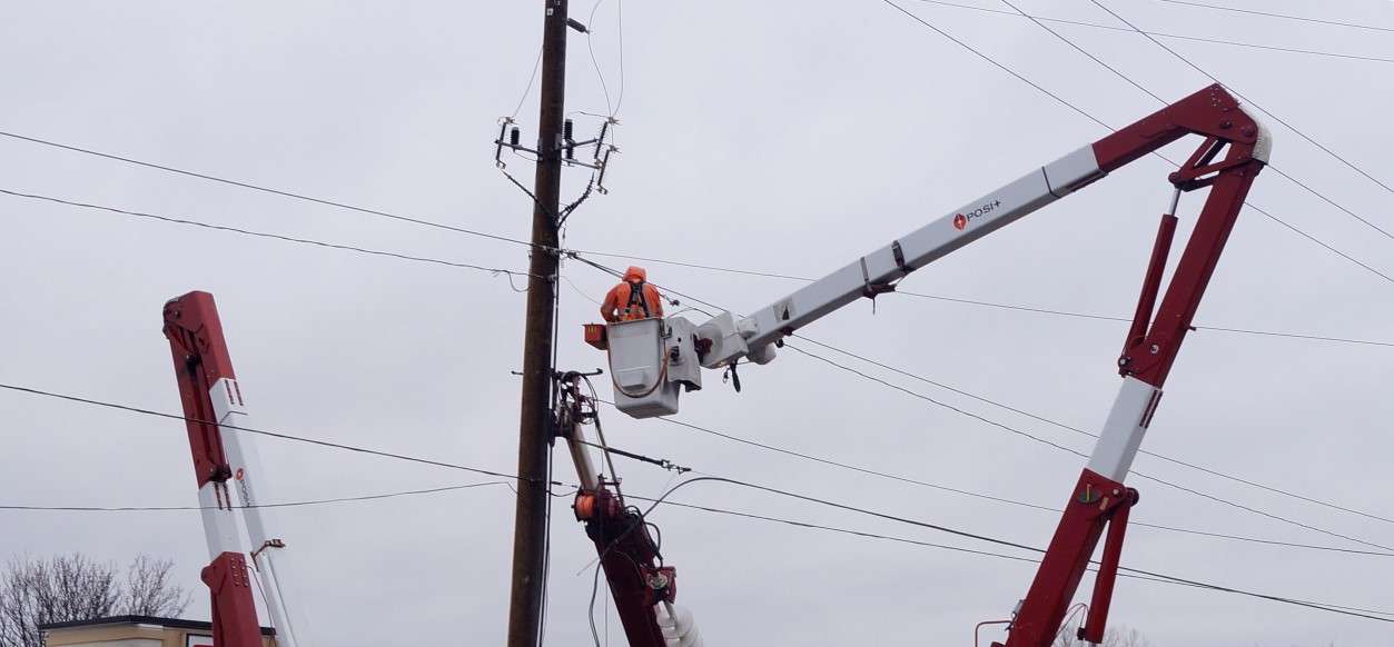 Bluewater Power crews weather the storm, help nearby utilities